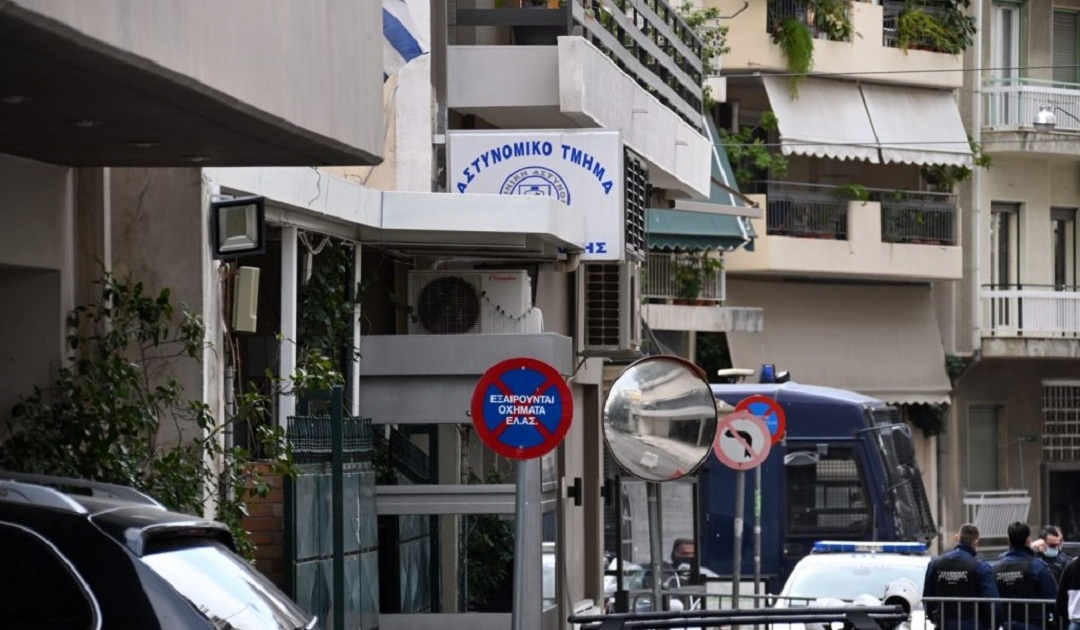ΑΤ Ομόνοιας: Συνελήφθησαν δύο αστυνομικοί για τον βιασμό 19χρονης ...