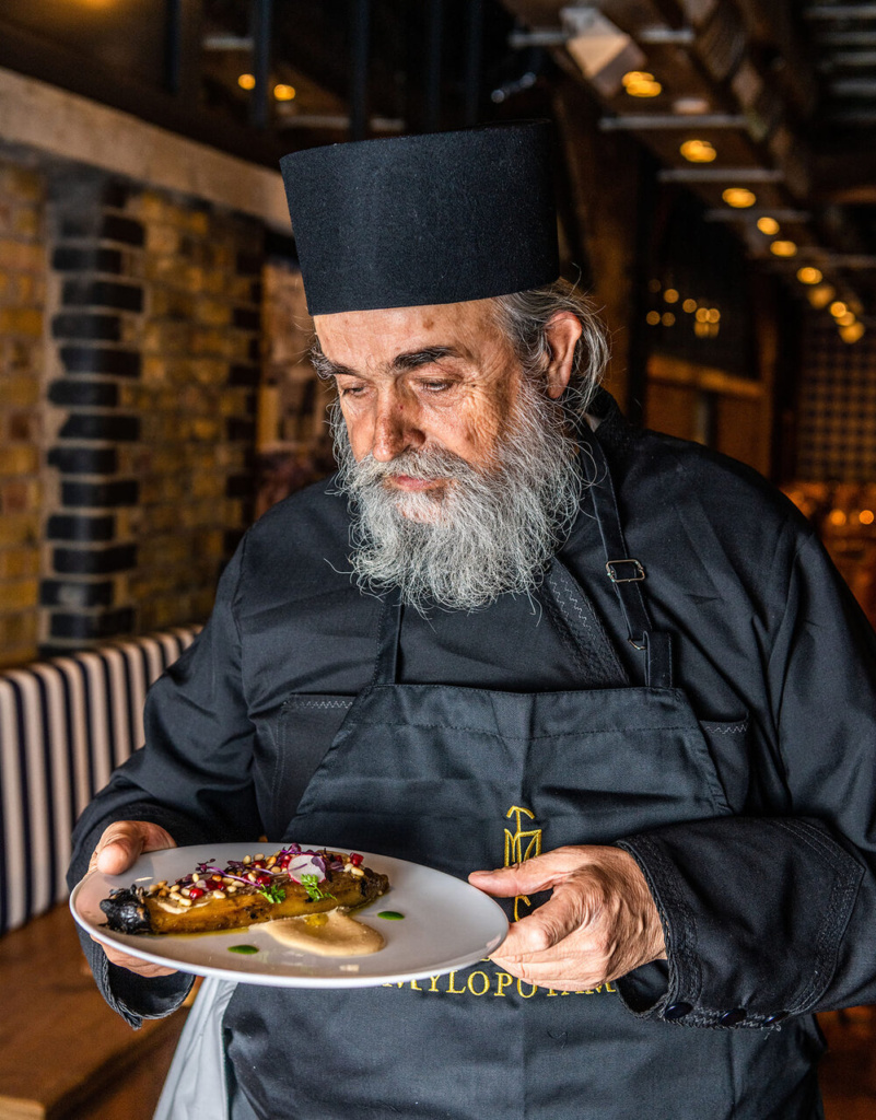 Μοναχός Επιφάνιος: Ο αγιορείτης που σαγήνευσε βραβευμένους σεφ με τις ...
