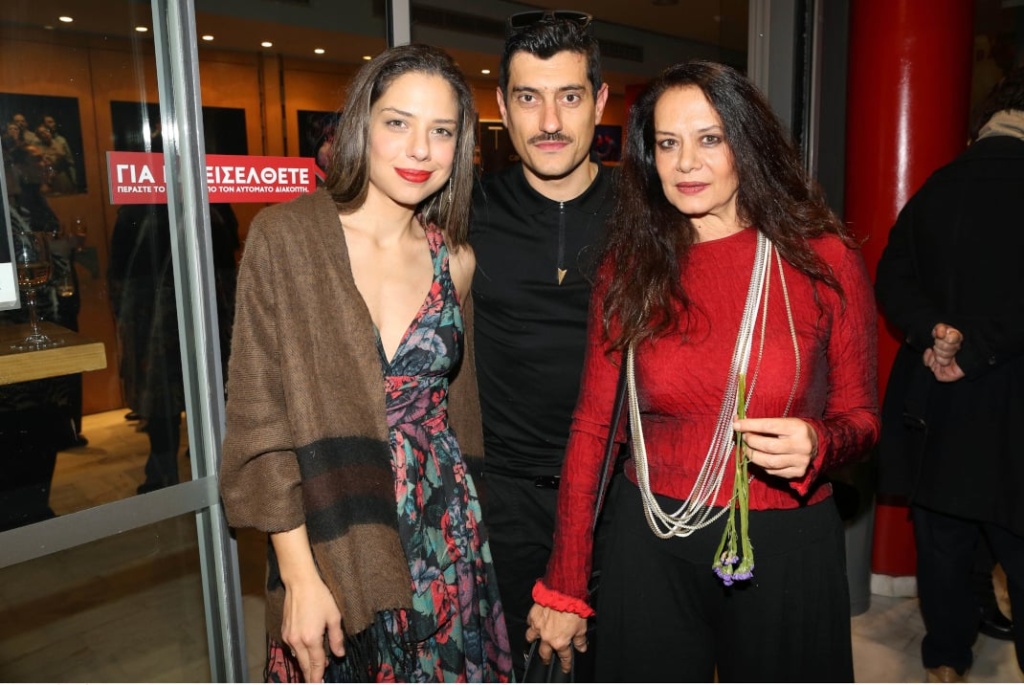 Η Λίλα Καφαντάρη στα 62 της παραμένει όμορφη και σικ: Η σπάνια εμφάνιση ...