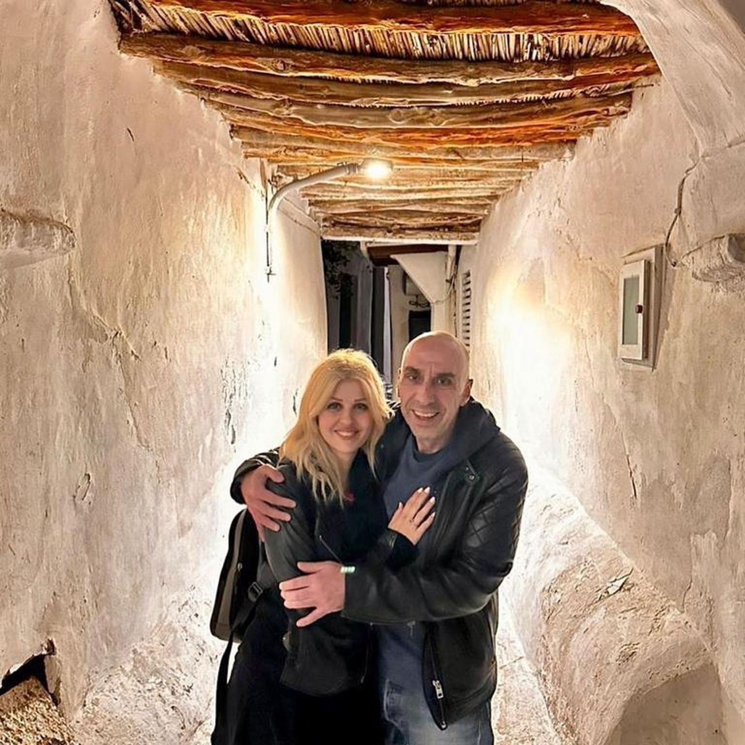 Επέτειος ενός χρόνου σχέσης Έλενα Ράπτη και Γιάννη Μπρατάκο ...