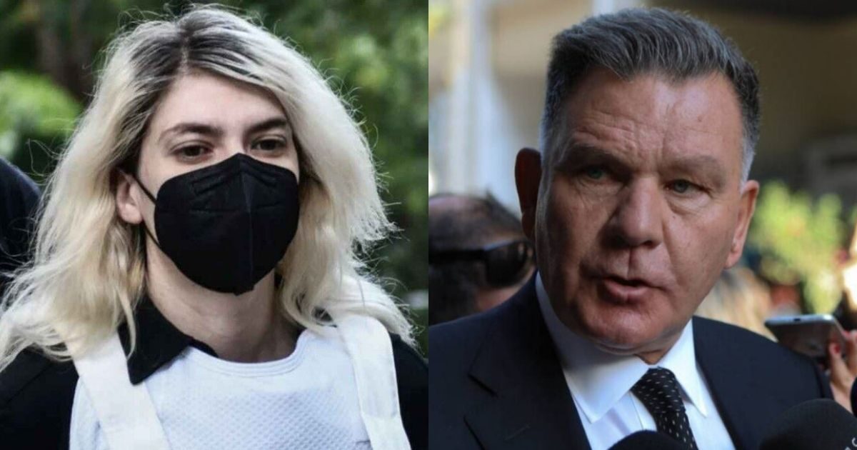 Κουτσαίνοντας, με φούστα και ράμματα μετά τη βιοψία: Η Ρούλα ...